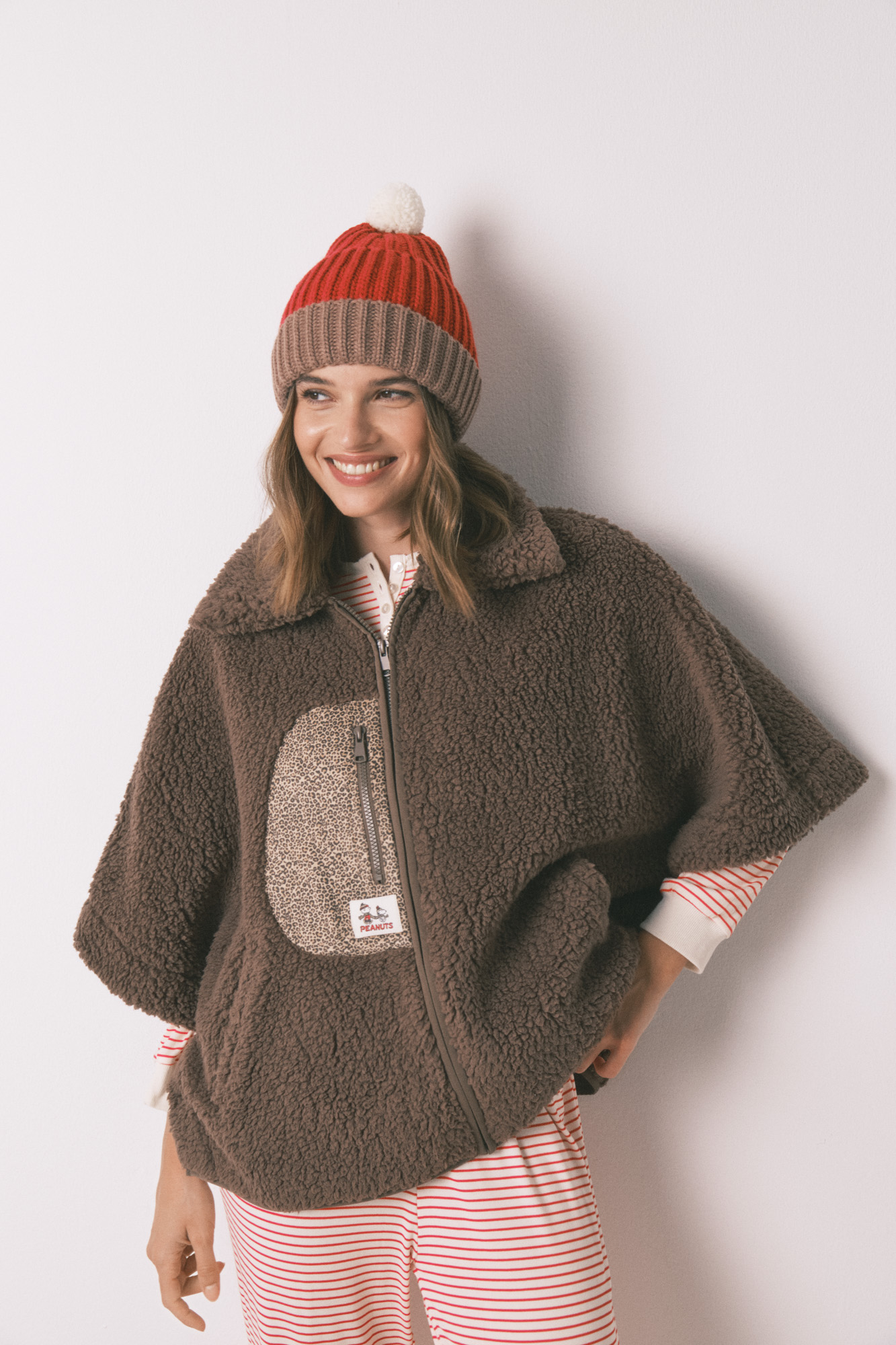 Robe de chambre courte poncho en peau de mouton marron Snoopy